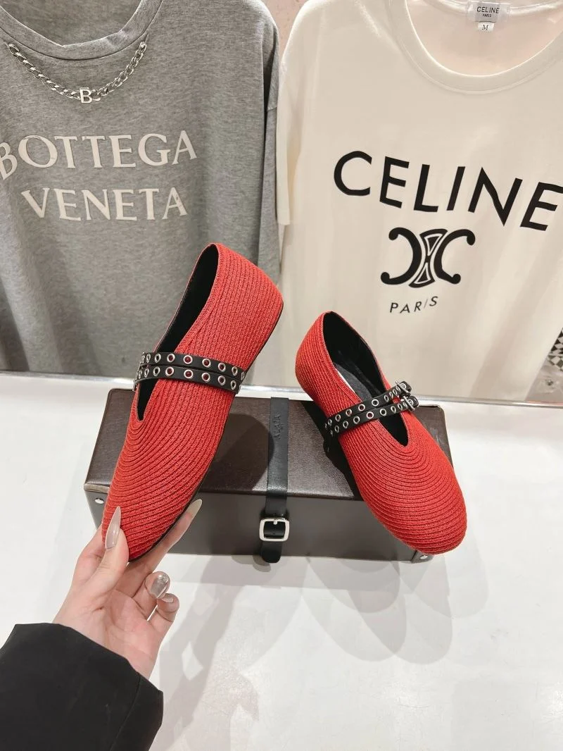 Accurate model Alaia Shoes