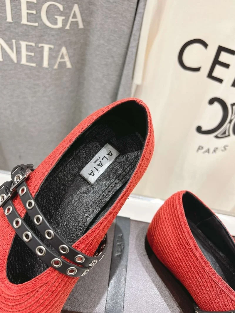 Accurate model Alaia Shoes