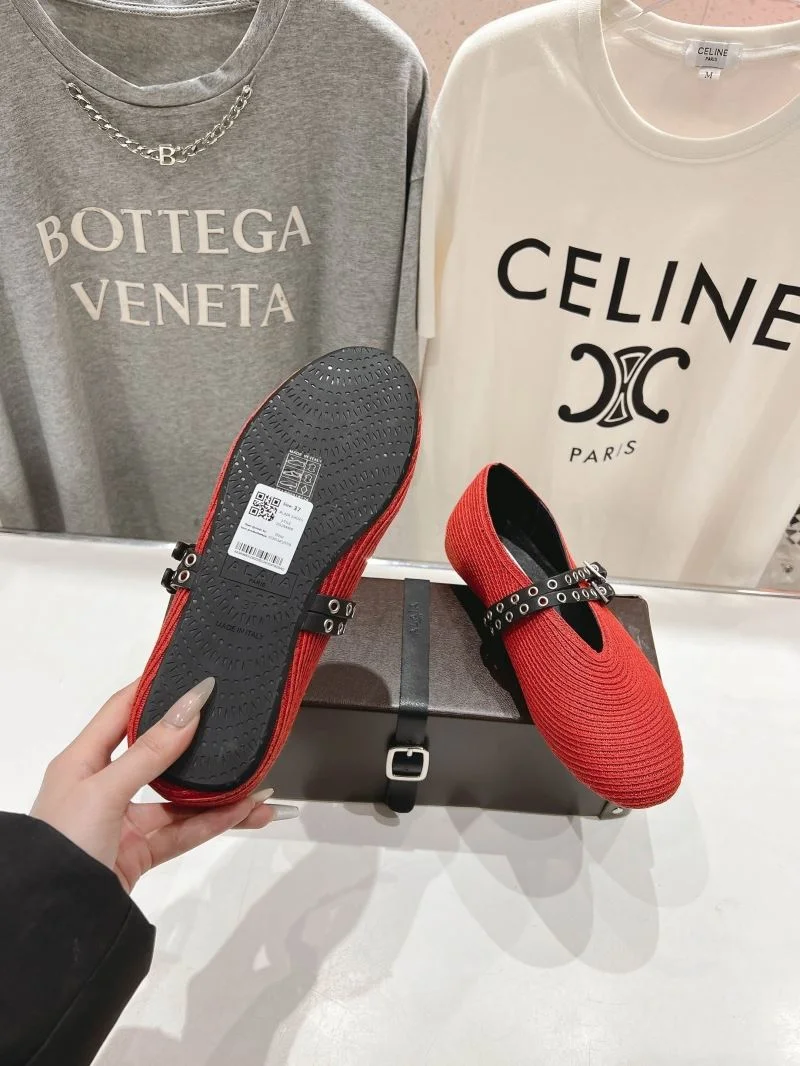 Accurate model Alaia Shoes