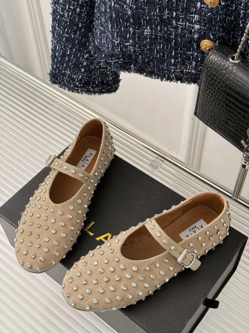 Accurate model Alaia Shoes