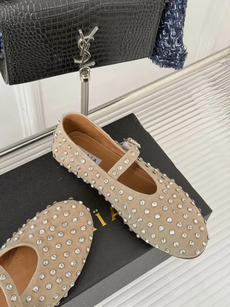 Accurate model Alaia Shoes