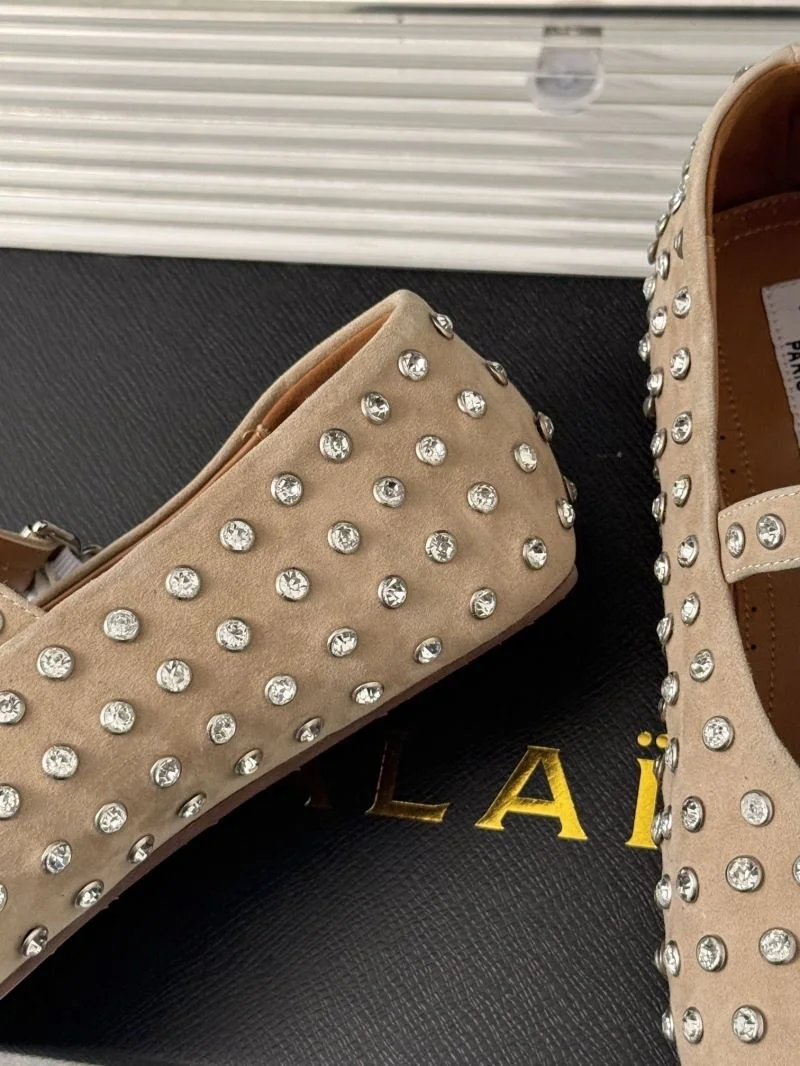 Accurate model Alaia Shoes