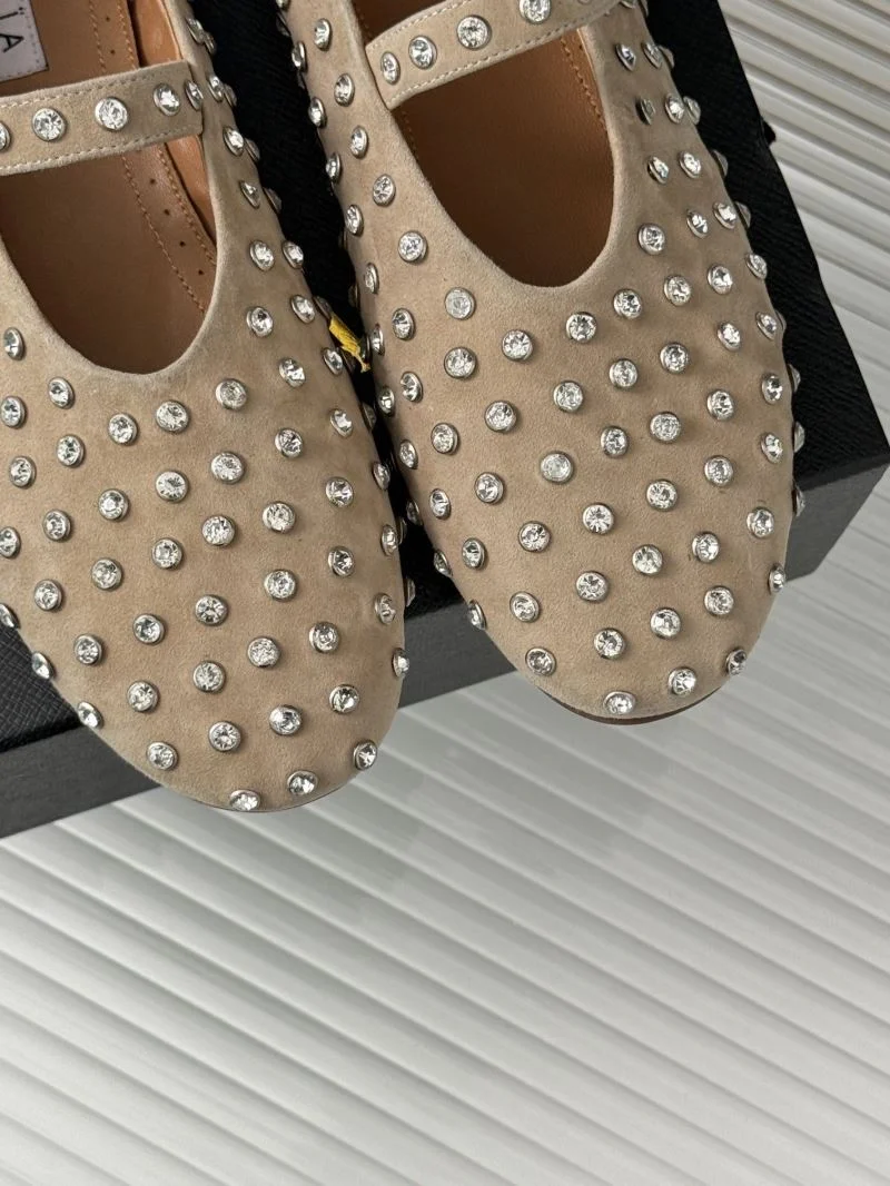 Accurate model Alaia Shoes
