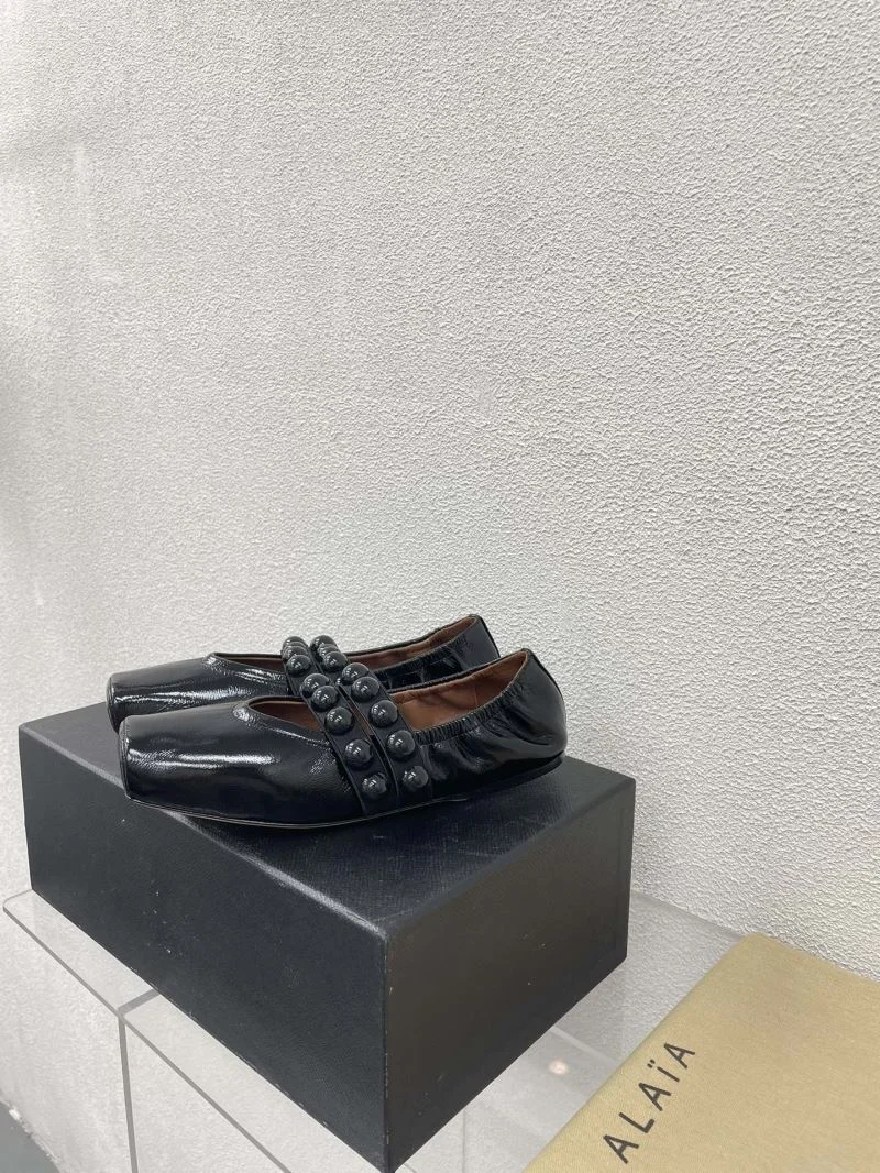 Accurate model Alaia Shoes