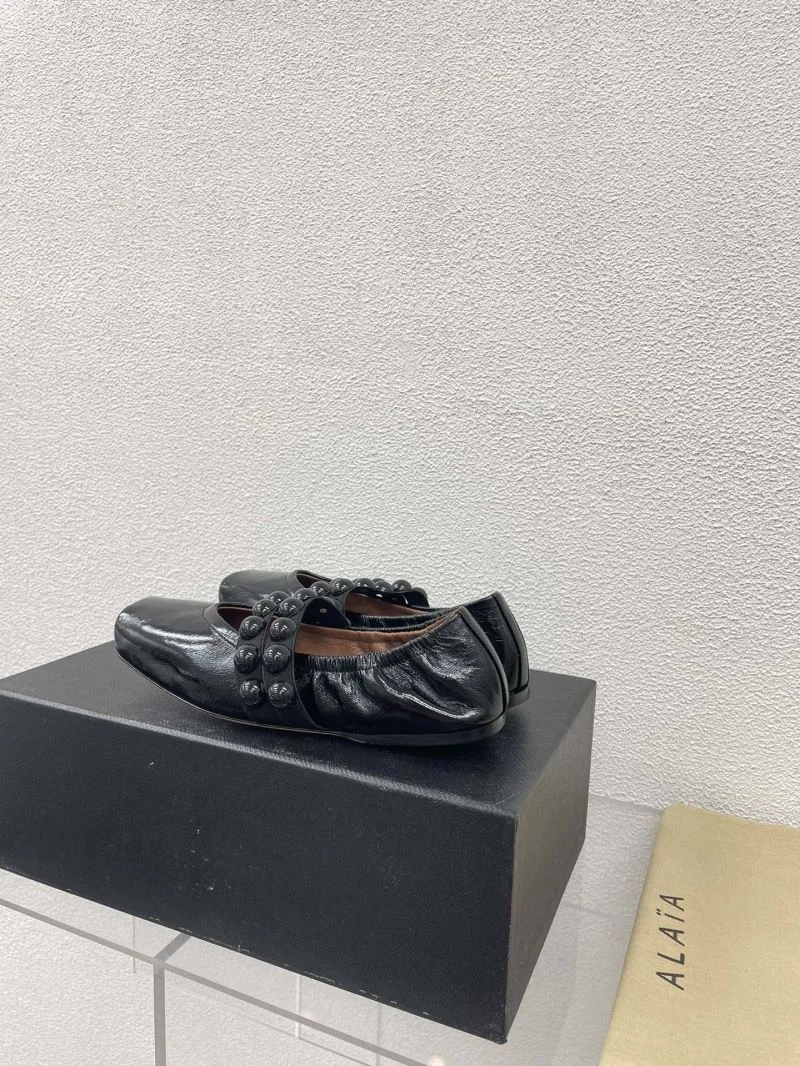 Accurate model Alaia Shoes