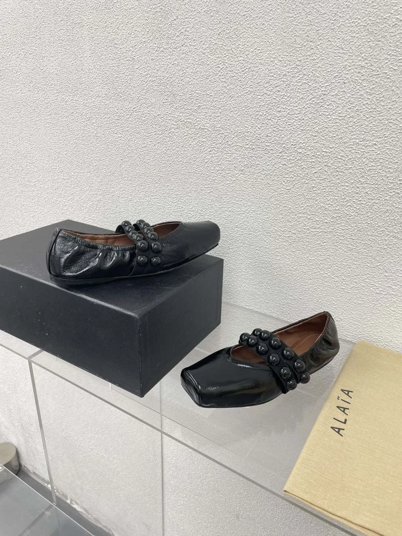 Accurate model Alaia Shoes