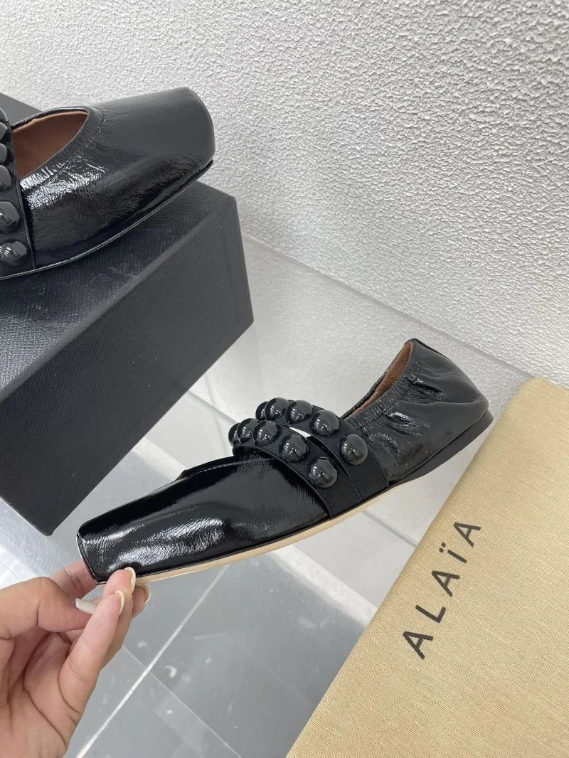 Accurate model Alaia Shoes