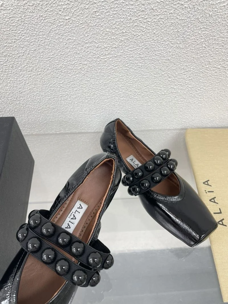 Accurate model Alaia Shoes