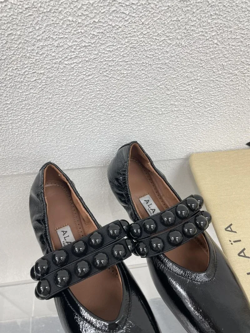 Accurate model Alaia Shoes