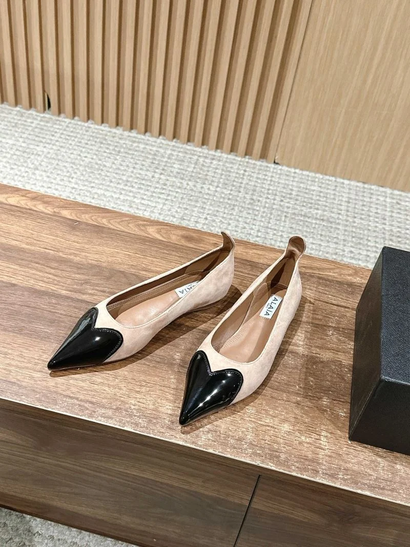 Accurate model Alaia Shoes