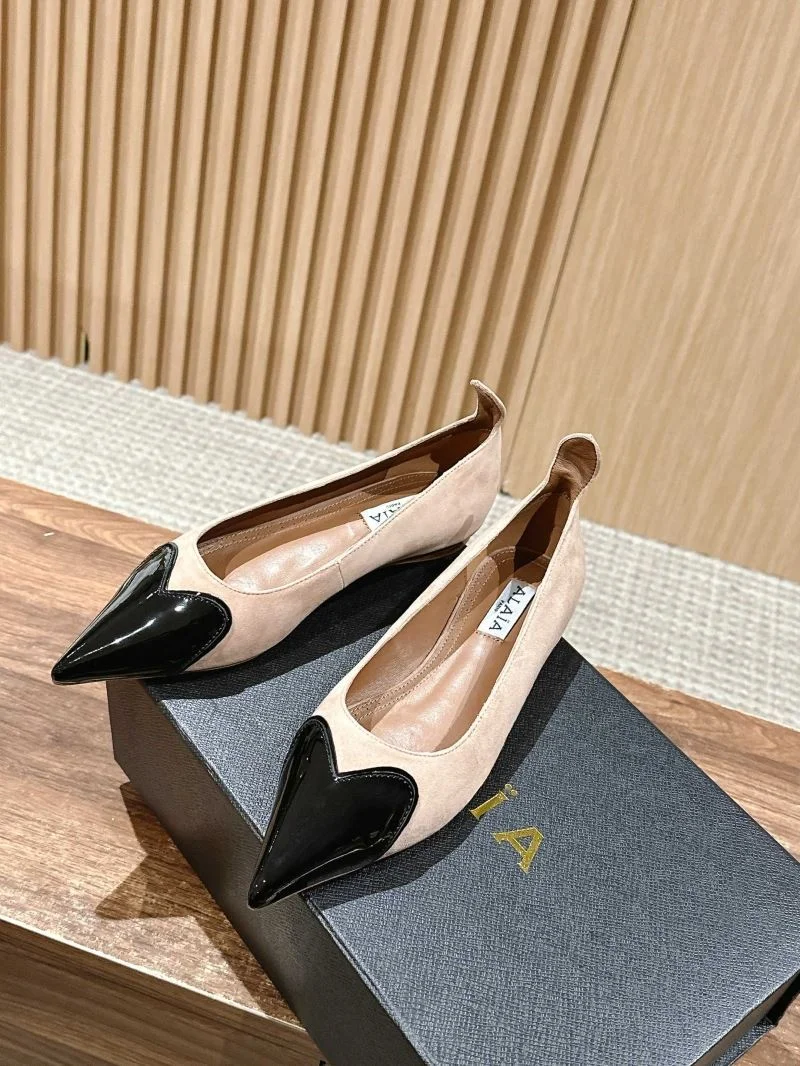 Accurate model Alaia Shoes