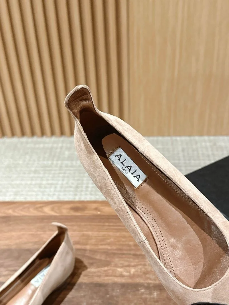 Accurate model Alaia Shoes