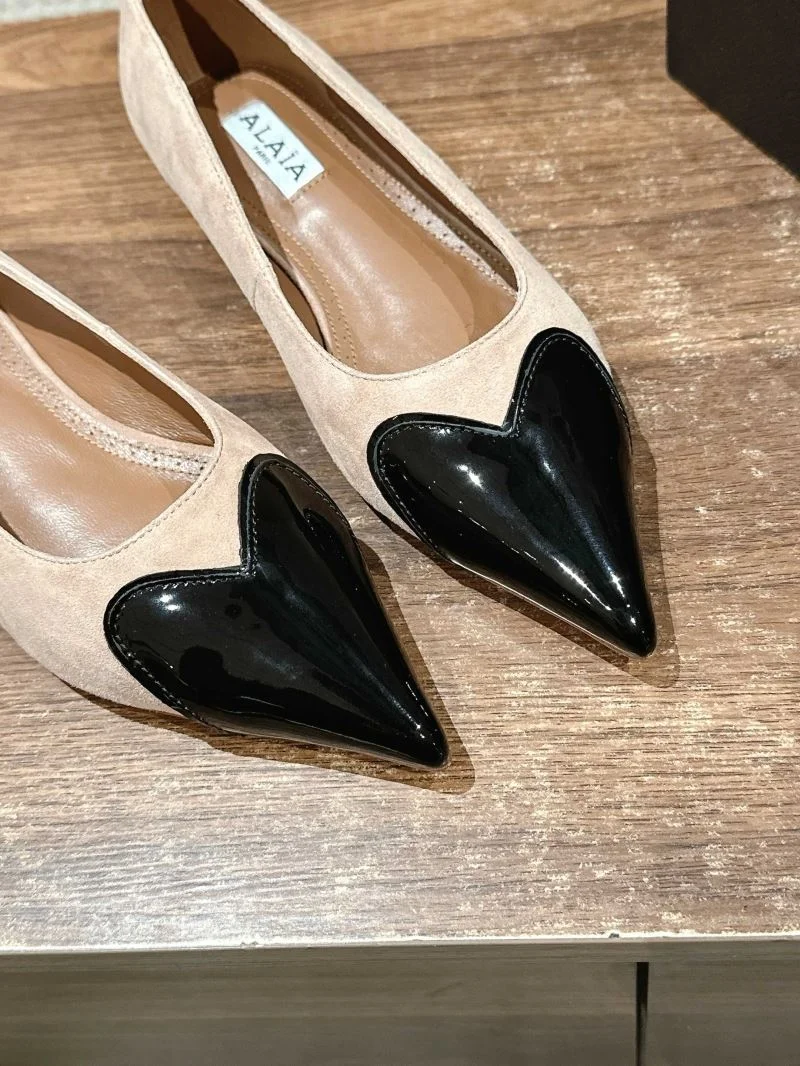 Accurate model Alaia Shoes