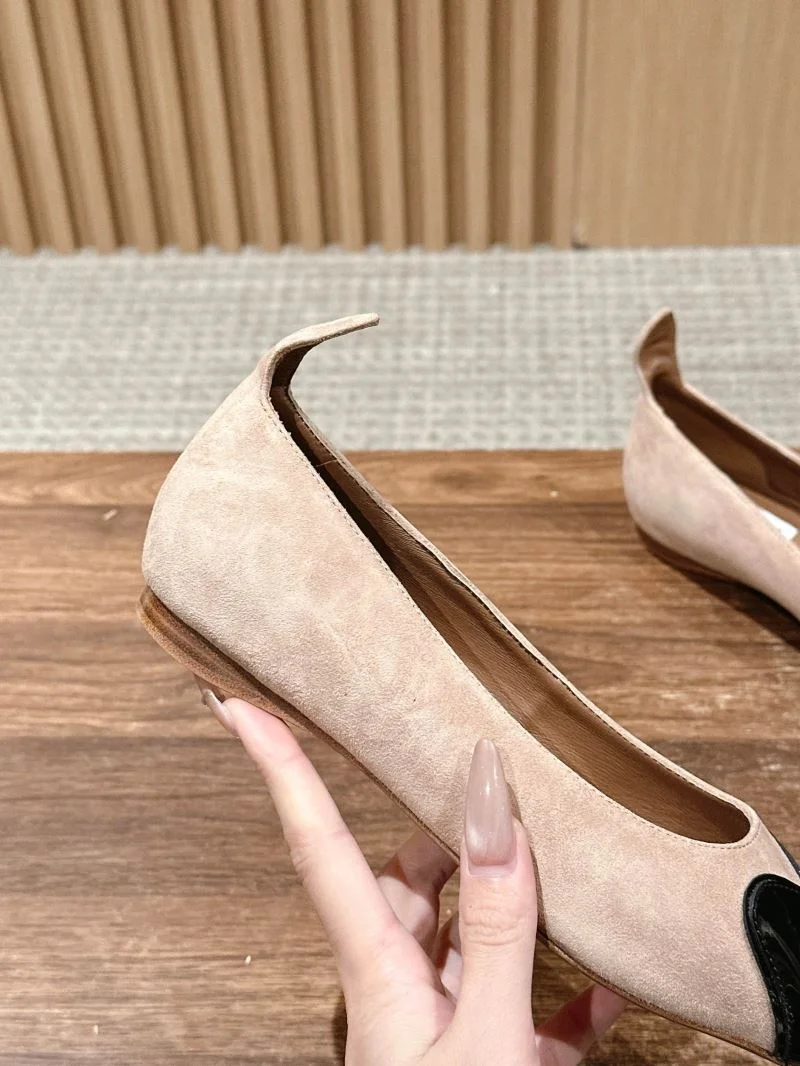 Accurate model Alaia Shoes