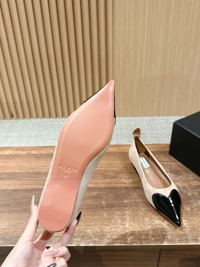 Accurate model Alaia Shoes
