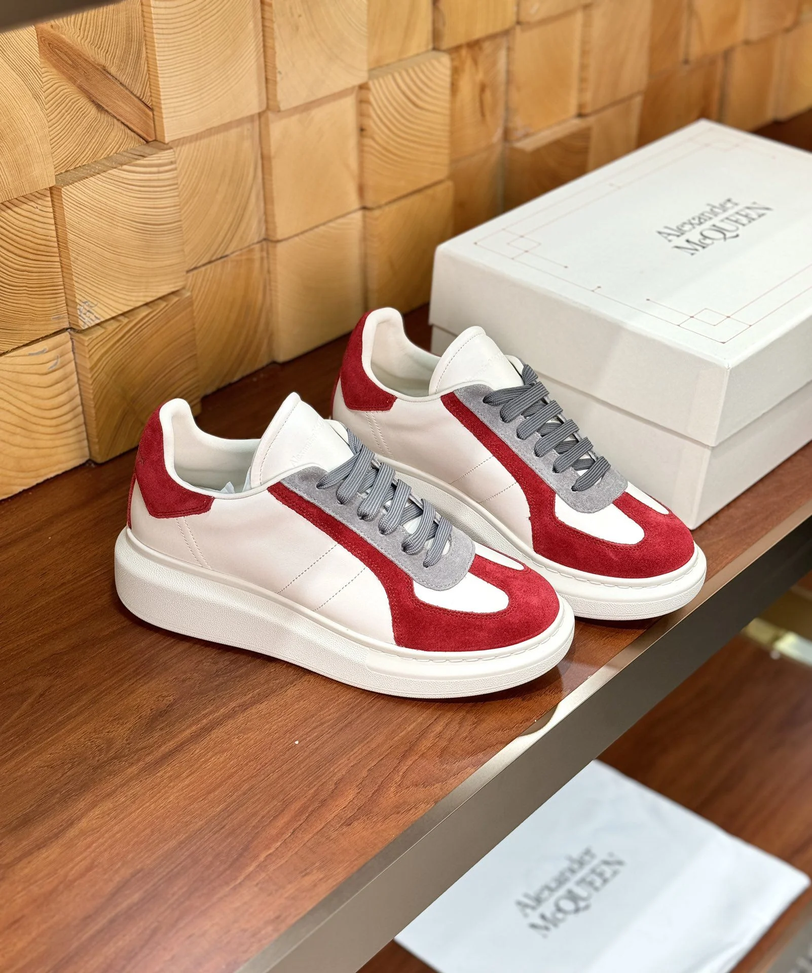 Exact replica Alexander Mcqueen Low Shoes
