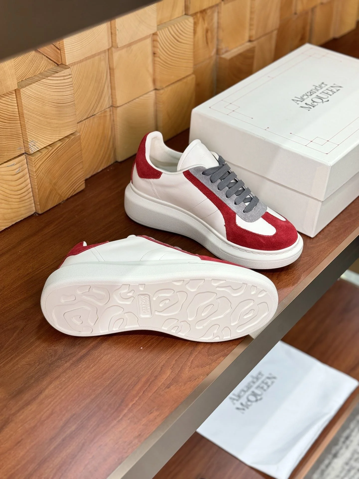 Exact replica Alexander Mcqueen Low Shoes