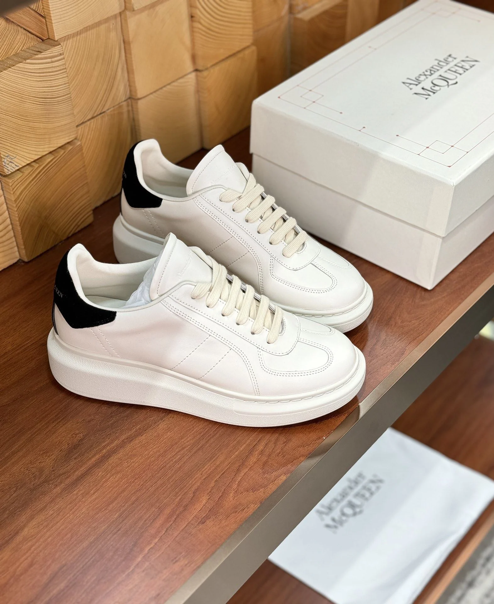 Reasonably priced Alexander Mcqueen Low Shoes