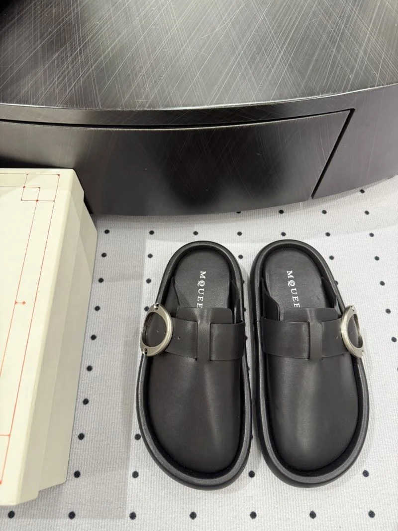 Accurate model Alexander Mcqueen Slippers