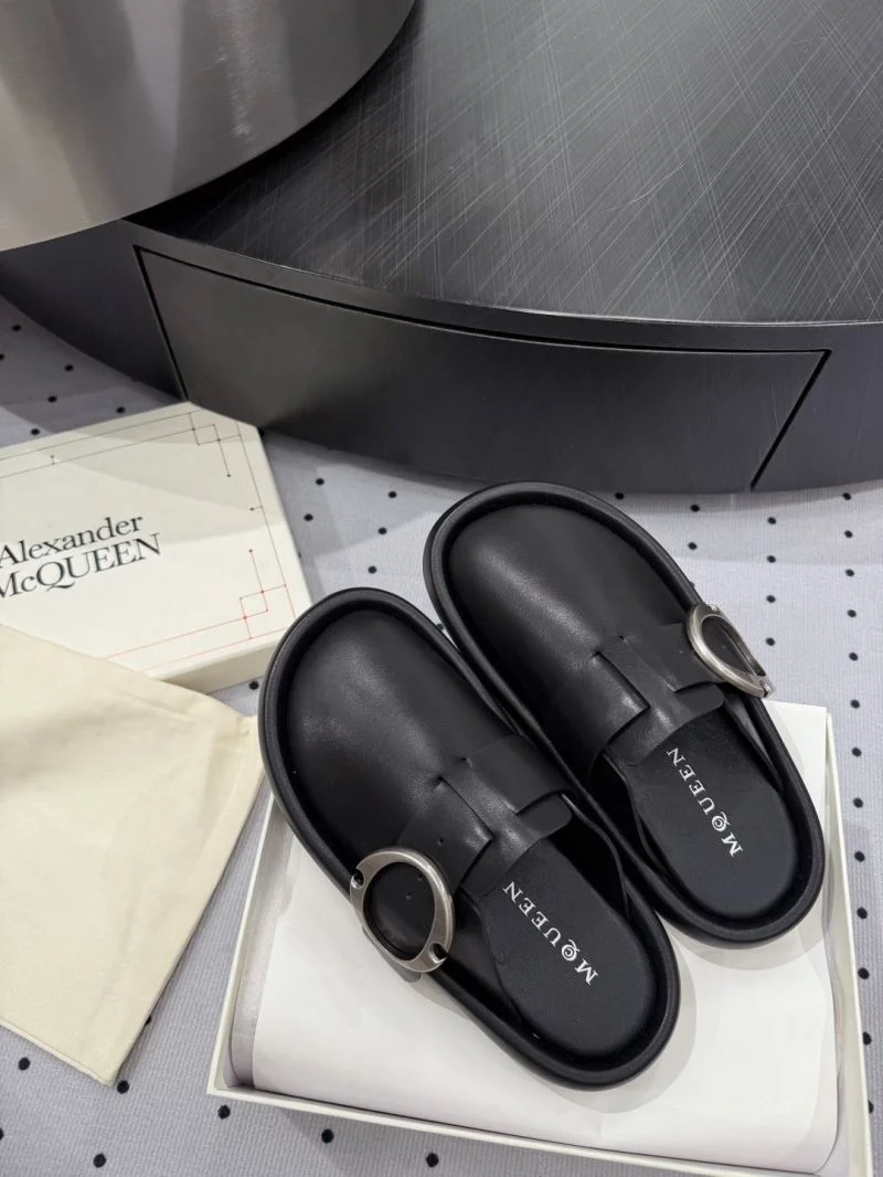 Accurate model Alexander Mcqueen Slippers