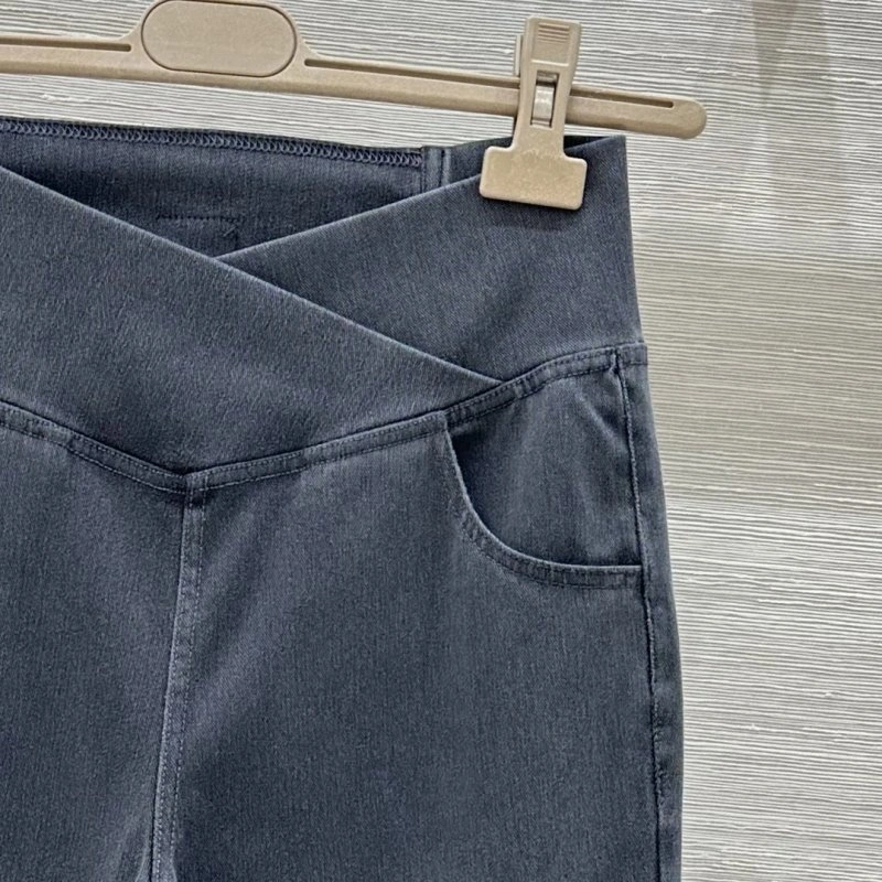 Brand-authenticated Alo Jeans
