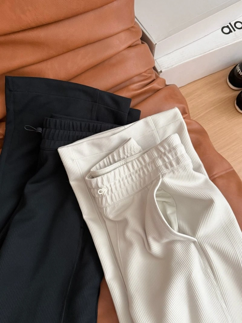Top mirror Alo Long Pants
