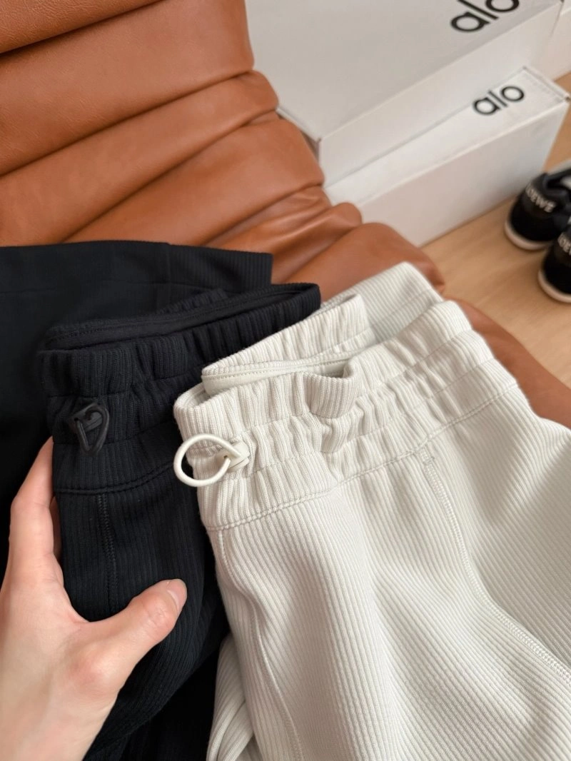Top mirror Alo Long Pants