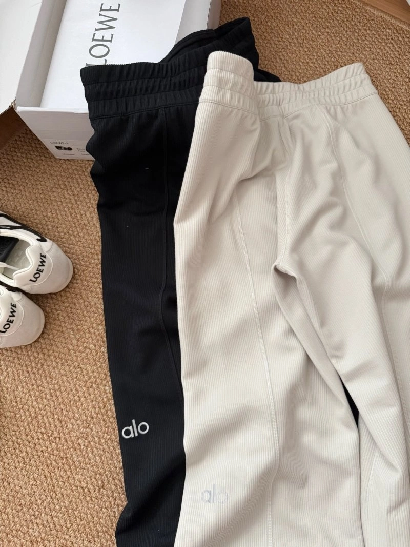 Top mirror Alo Long Pants