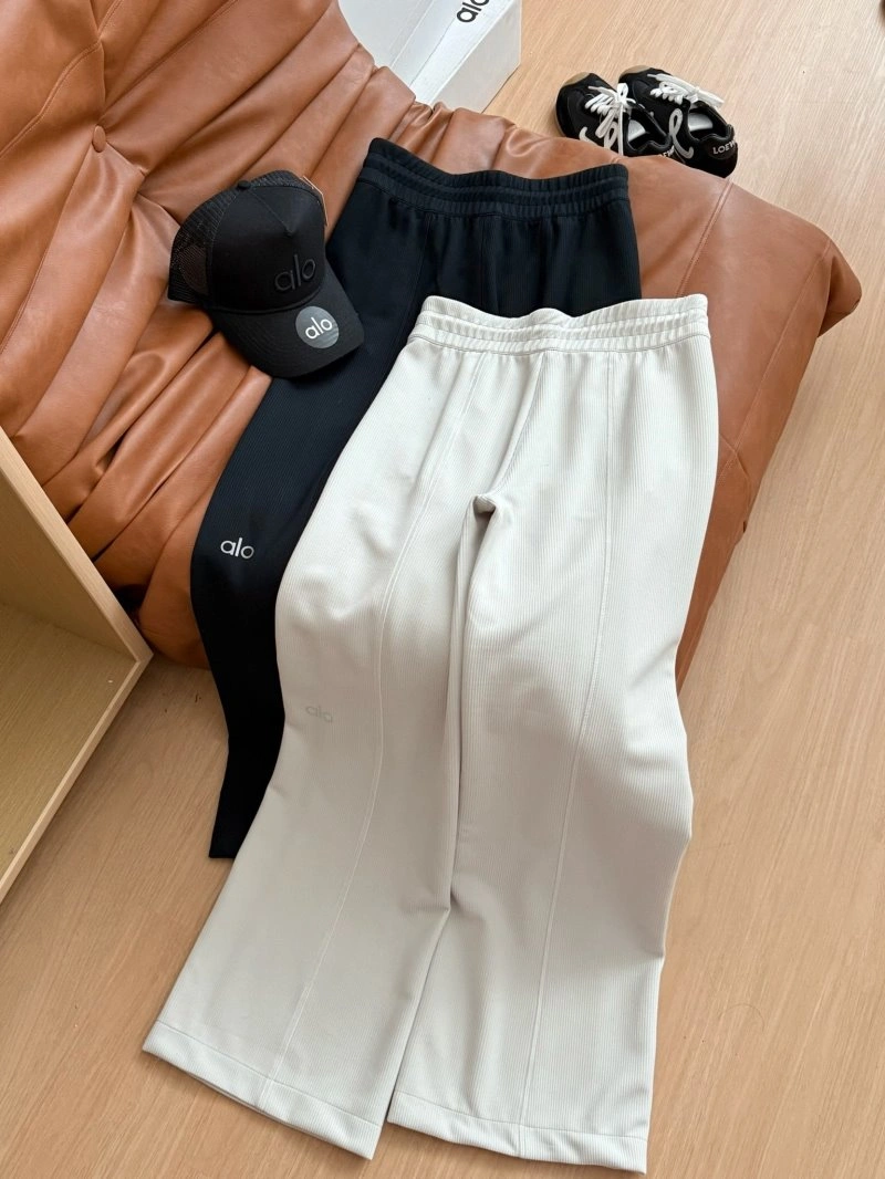 Top mirror Alo Long Pants