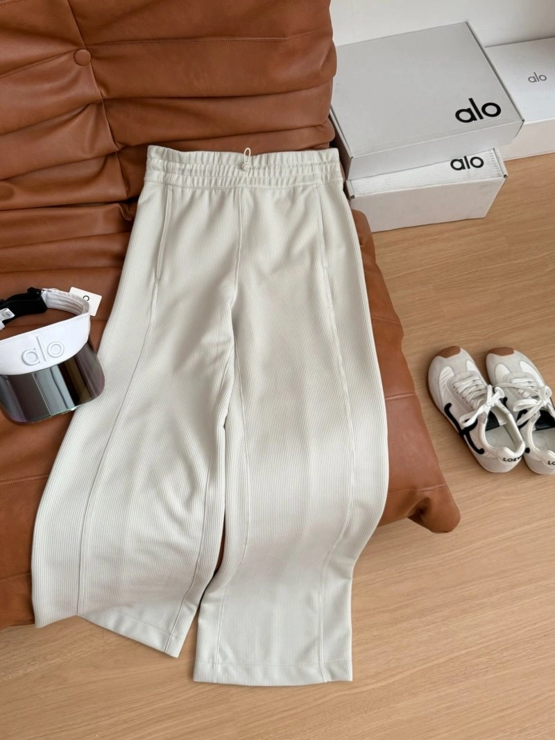 Top mirror Alo Long Pants