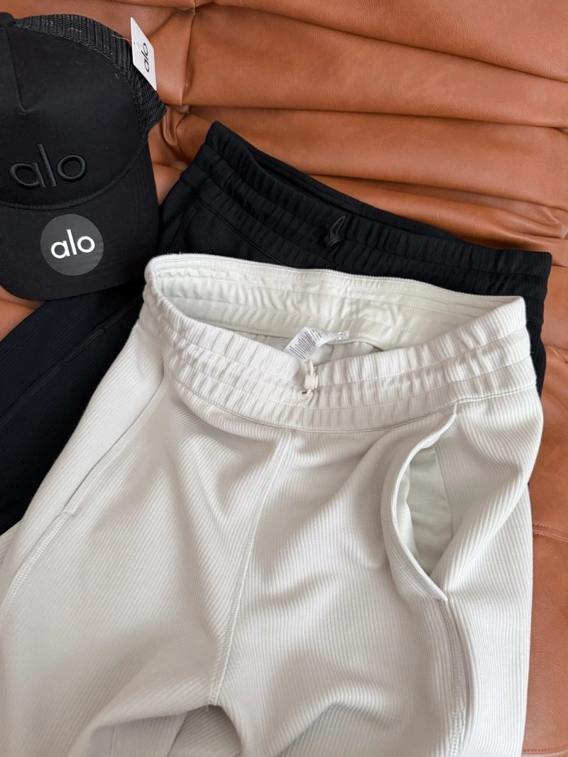 Top mirror Alo Long Pants