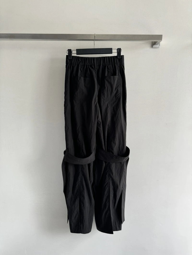 Accurate model Alo Long Pants