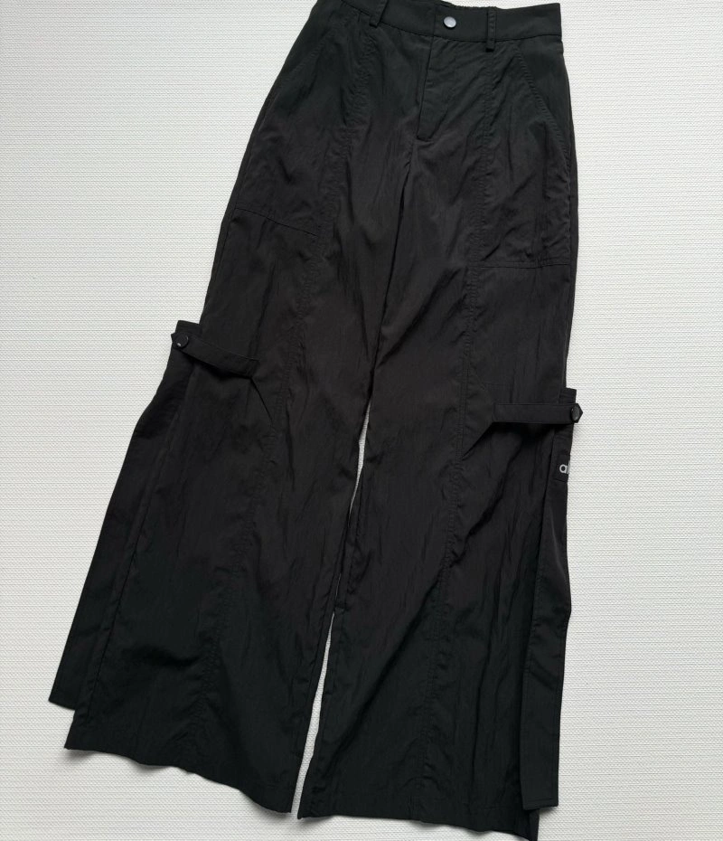 Accurate model Alo Long Pants