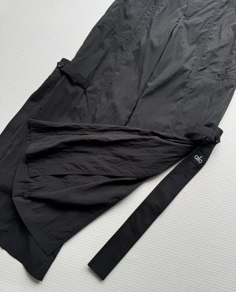 Accurate model Alo Long Pants