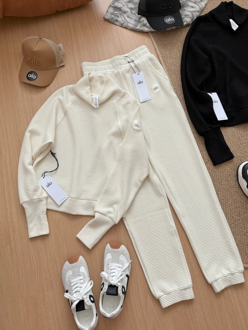 Indistinguishable Alo Long Pants