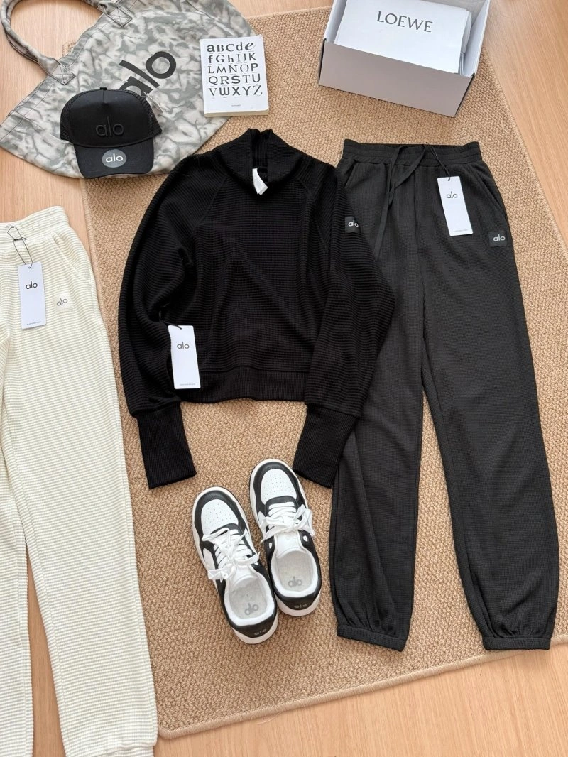 Indistinguishable Alo Long Pants