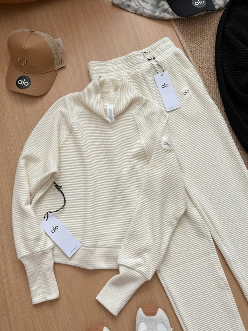Indistinguishable Alo Long Pants