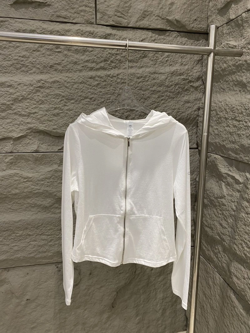 Accurate model Alo Outwear