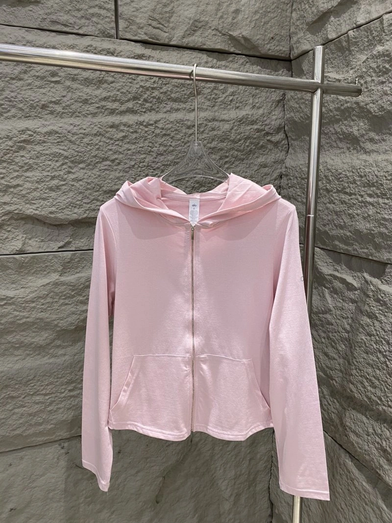 Accurate model Alo Outwear