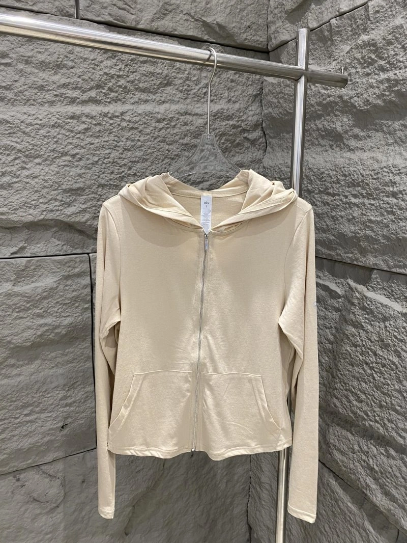 Accurate model Alo Outwear