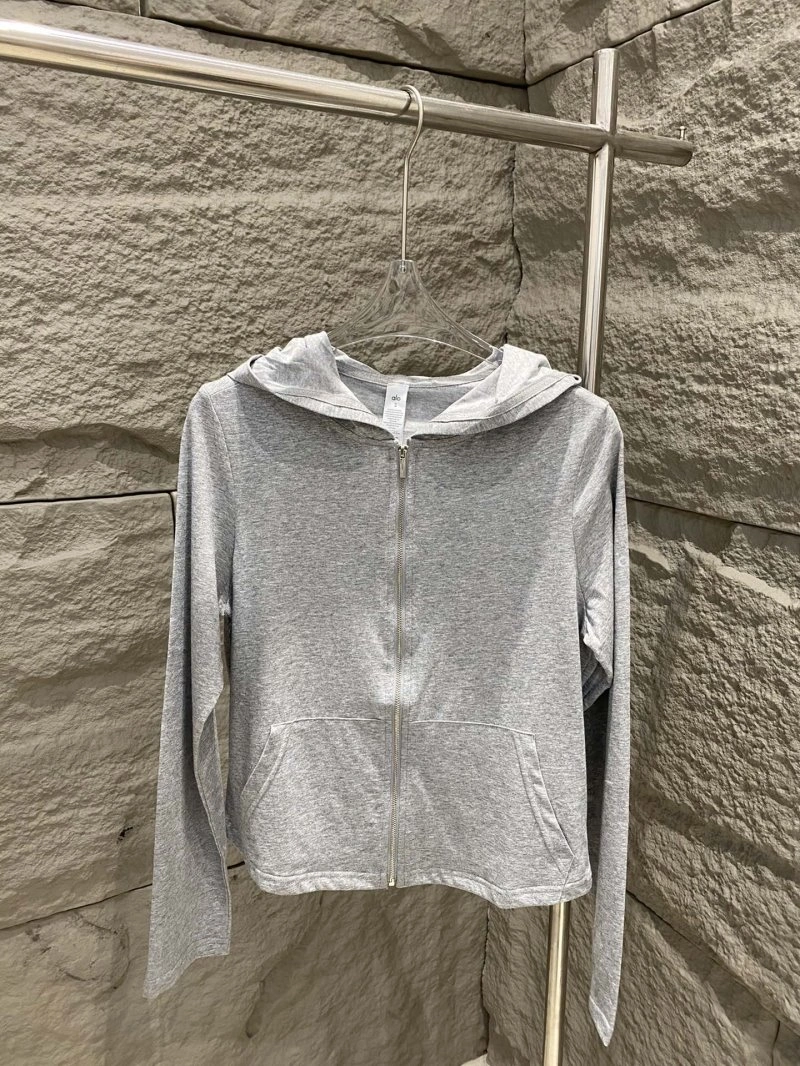 Accurate model Alo Outwear