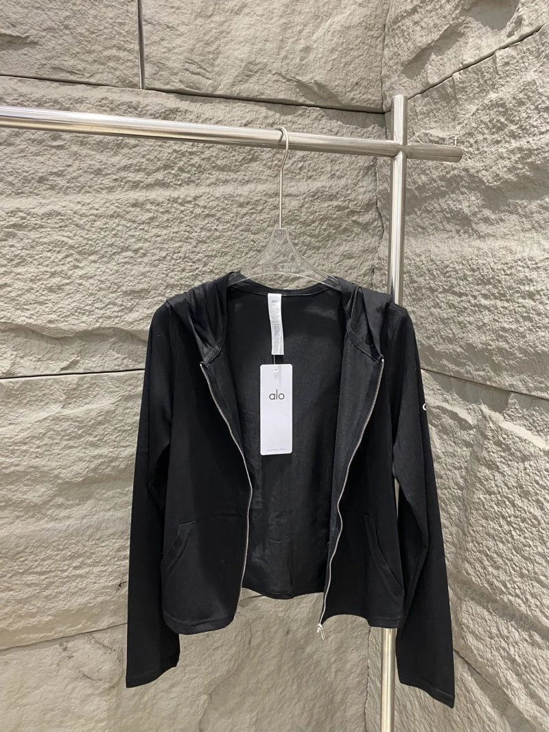 Accurate model Alo Outwear