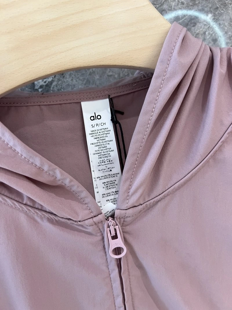 Low-cost Alo Outwear
