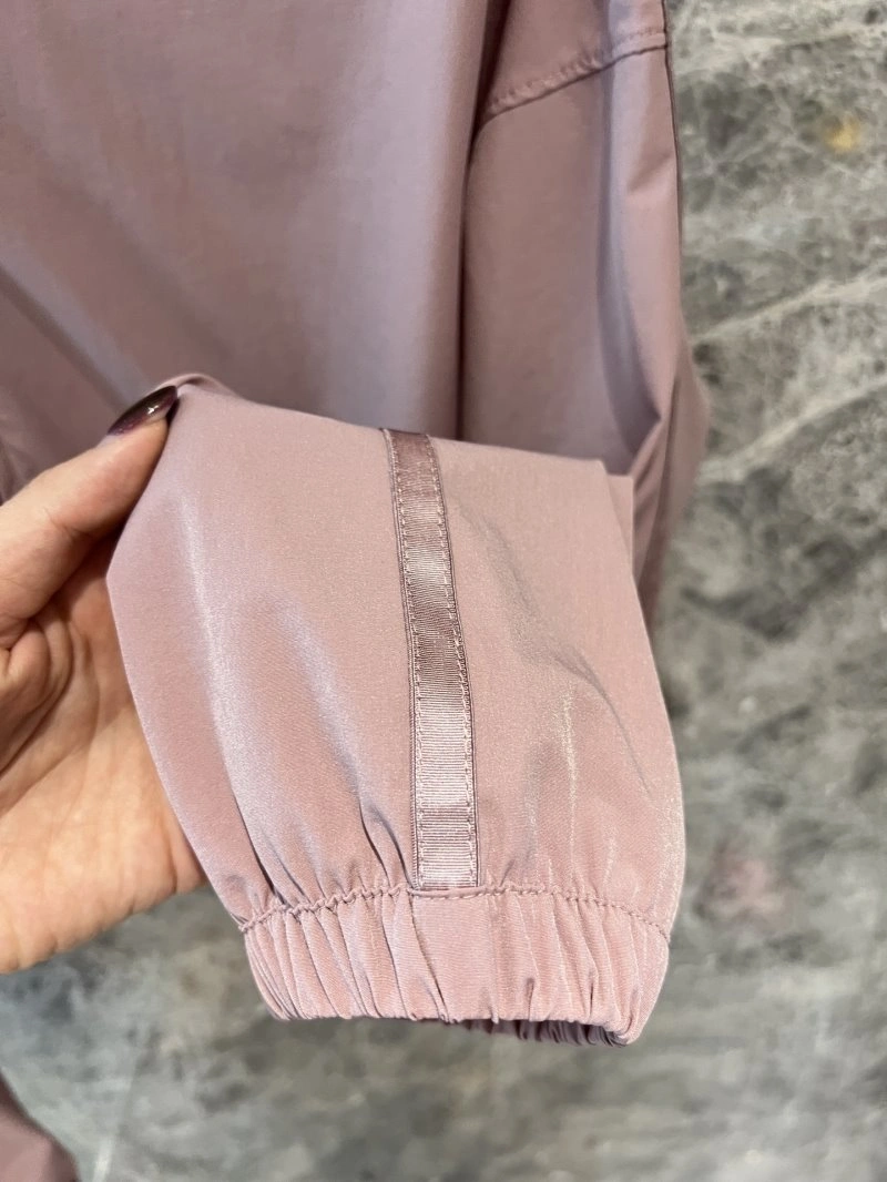 Low-cost Alo Outwear