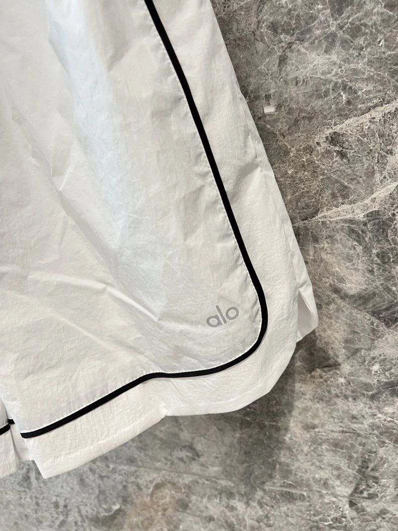 Brand-authenticated Alo Short Pants