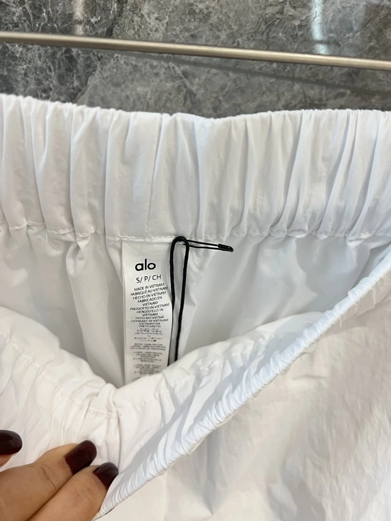 Brand-authenticated Alo Short Pants