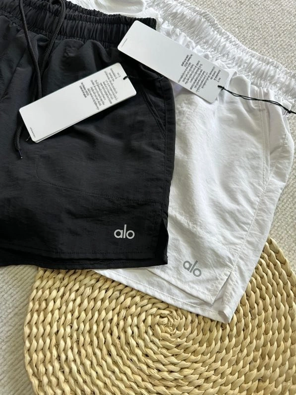 Accurate model Alo Short Pants