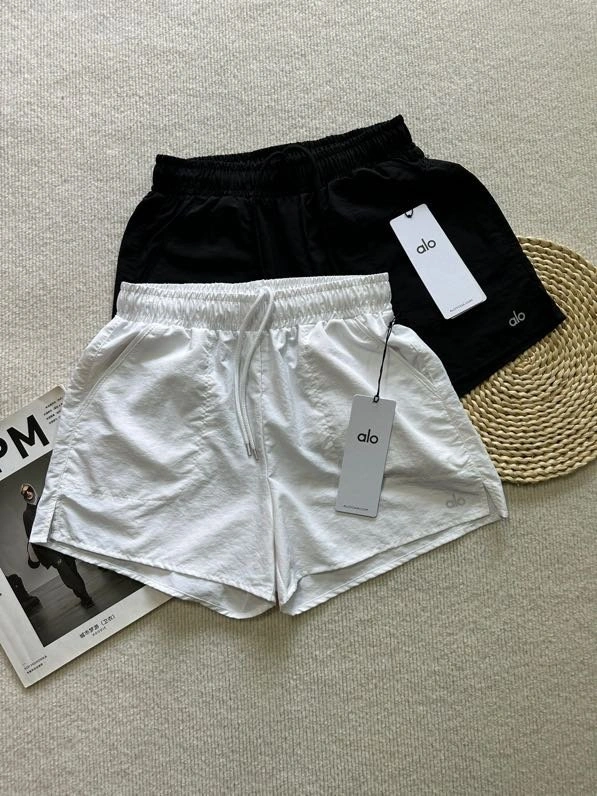 Accurate model Alo Short Pants