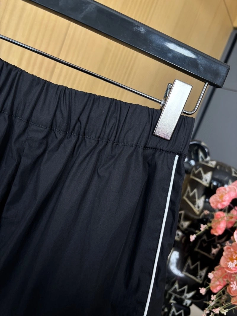 Budget-friendly Alo Short Pants