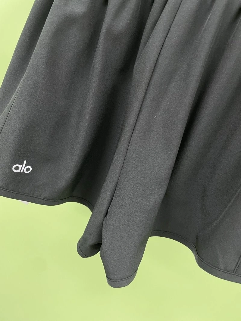 Indistinguishable Alo Short Pants